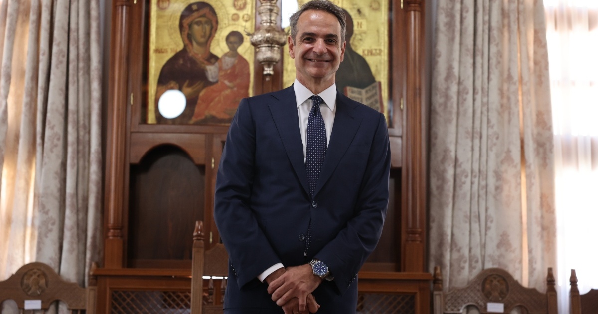 Στο Άγιο Όρος ο Κυριάκος Μητσοτάκης - Έφτασε στις Καρυές με ελικόπτερο