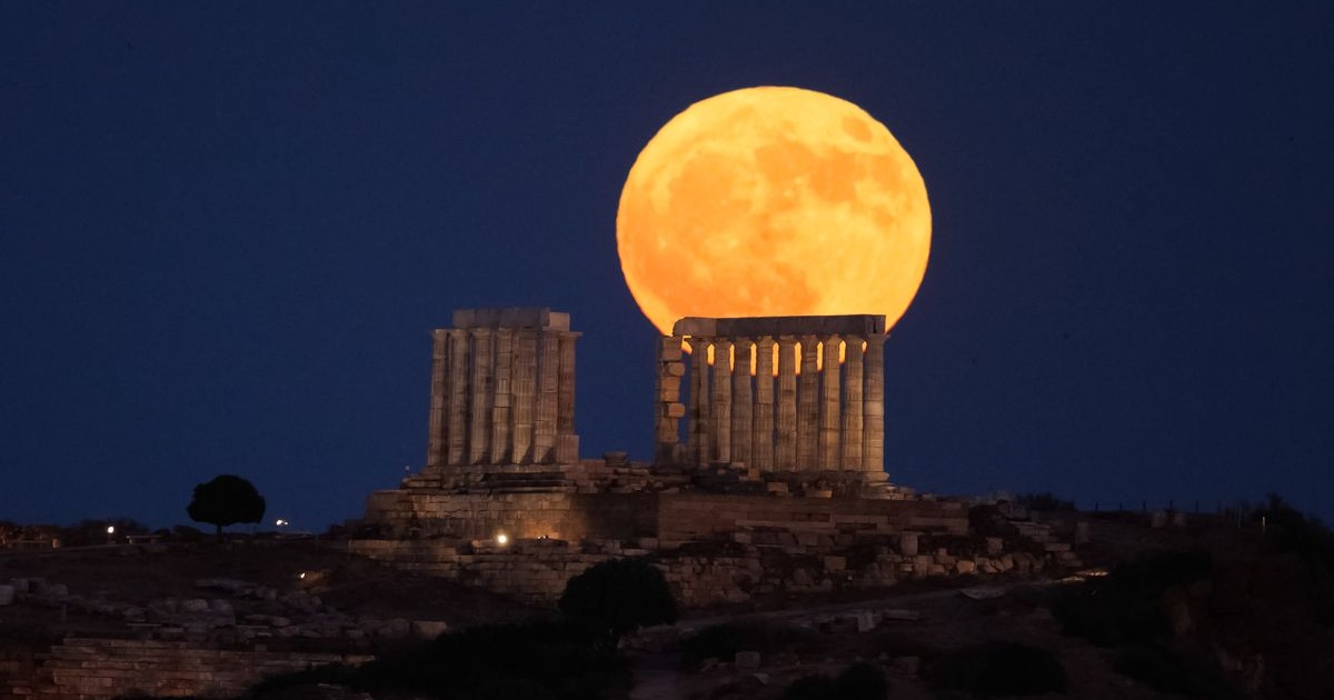 Πανσέληνος Αυγούστου 2025: Τα καλύτερα μέρη για να δεις το «Φεγγάρι του ...