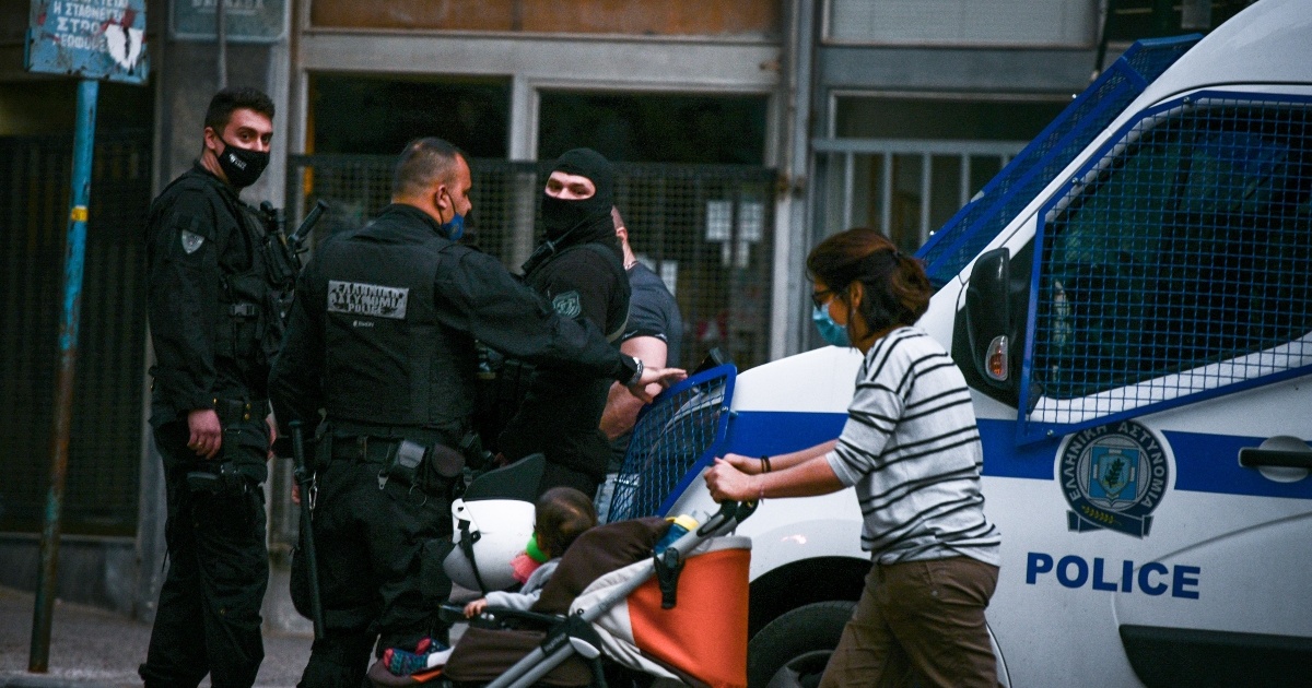 Ένοπλη ληστεία στο Παγκράτι: Μπήκαν και «άδειασαν» πρακτορείο ΟΠΑΠ