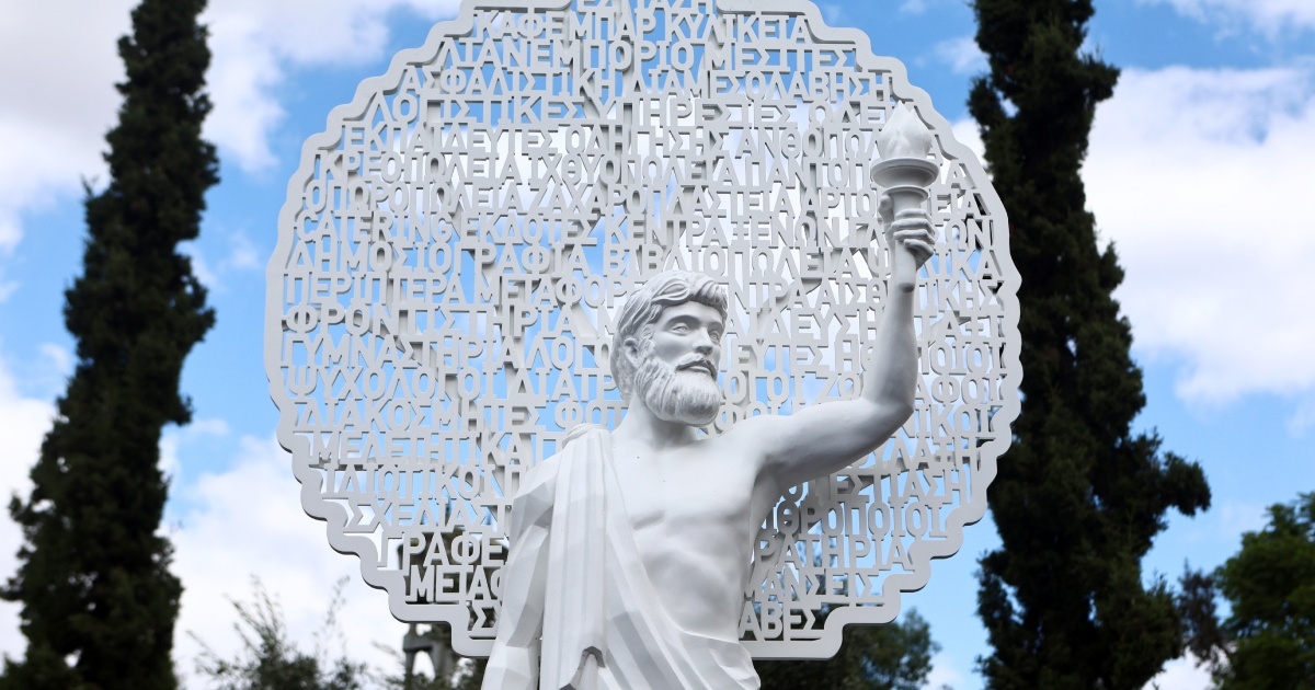 Νέο άγαλμα στο Πεδίον του Άρεως αφιερωμένο στην εστίαση: Με τη μορφή ...