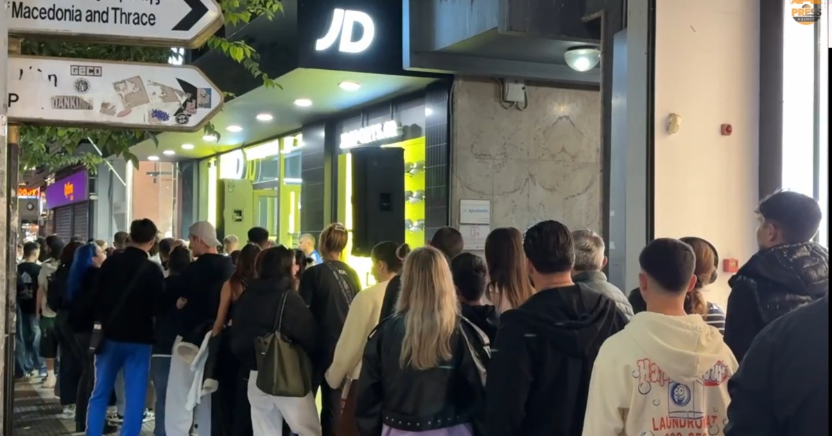 Το φαινόμενο ΛΕΞ «ξαναχτυπά»: Τεράστιες ουρές στην Θεσσαλονίκη για το ...