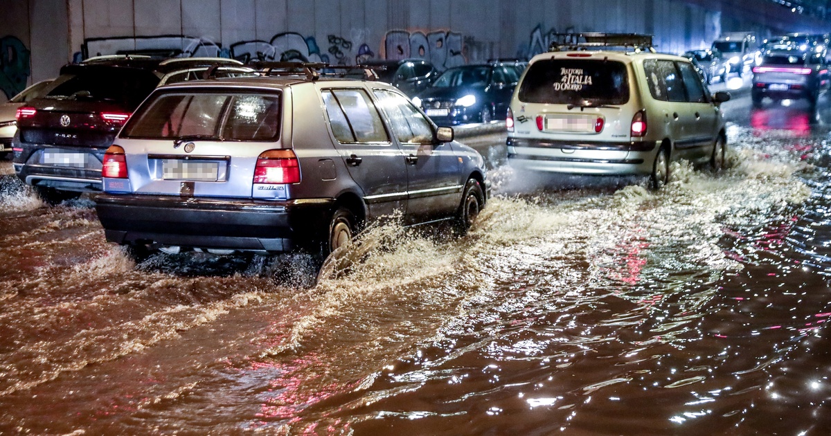 Η κακοκαιρία Byron χτυπά τη Δυτική Αττική: 112 σε Μέγαρα και Μάνδρα - Κλειστά τα διόδια της ...