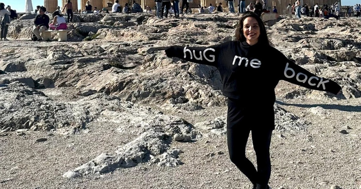 Hug Me Back: Μια αγκαλιά που ξεκίνησε από την Αθήνα και έφτασε μέχρι ...
