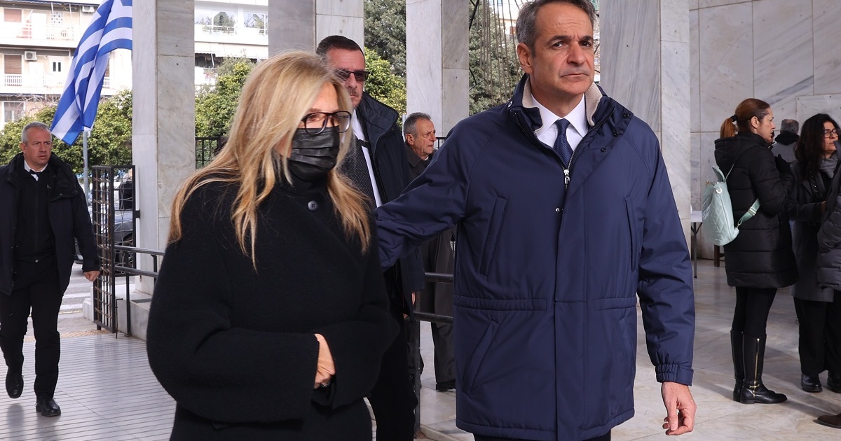 Στην κηδεία του Νίκου Στασινόπουλου ο Κυριάκος Μητσοτάκης και η Μαρέβα ...