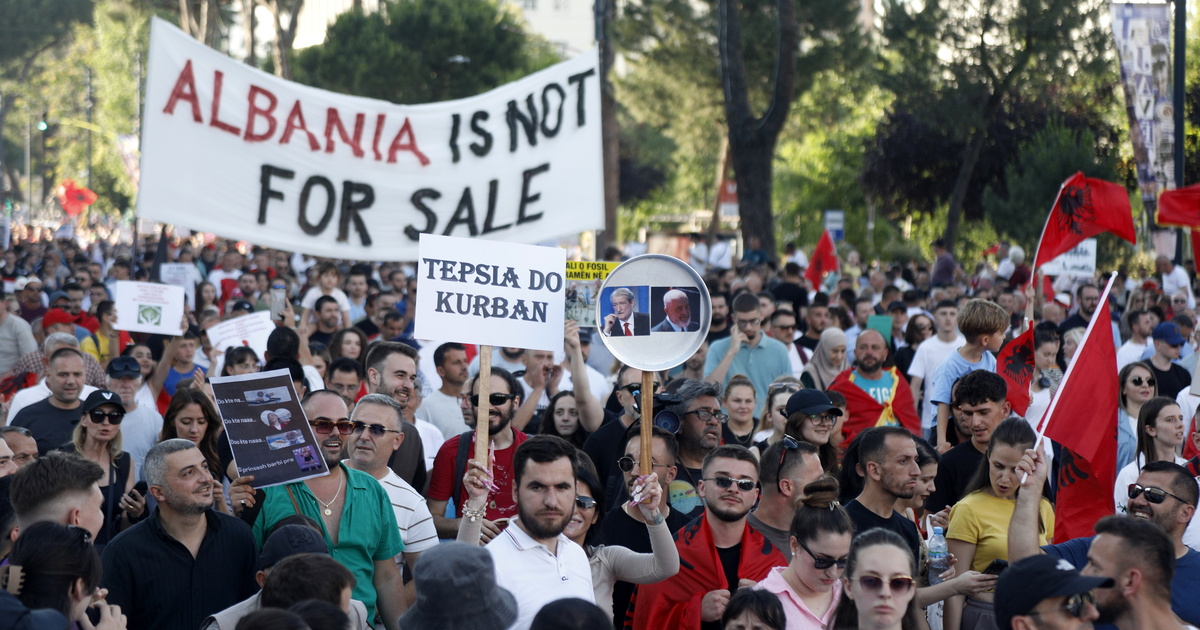 Αλβανία: Εντάλματα σύλληψης για 20 άτομα – Υπό διερεύνηση πιθανές ...